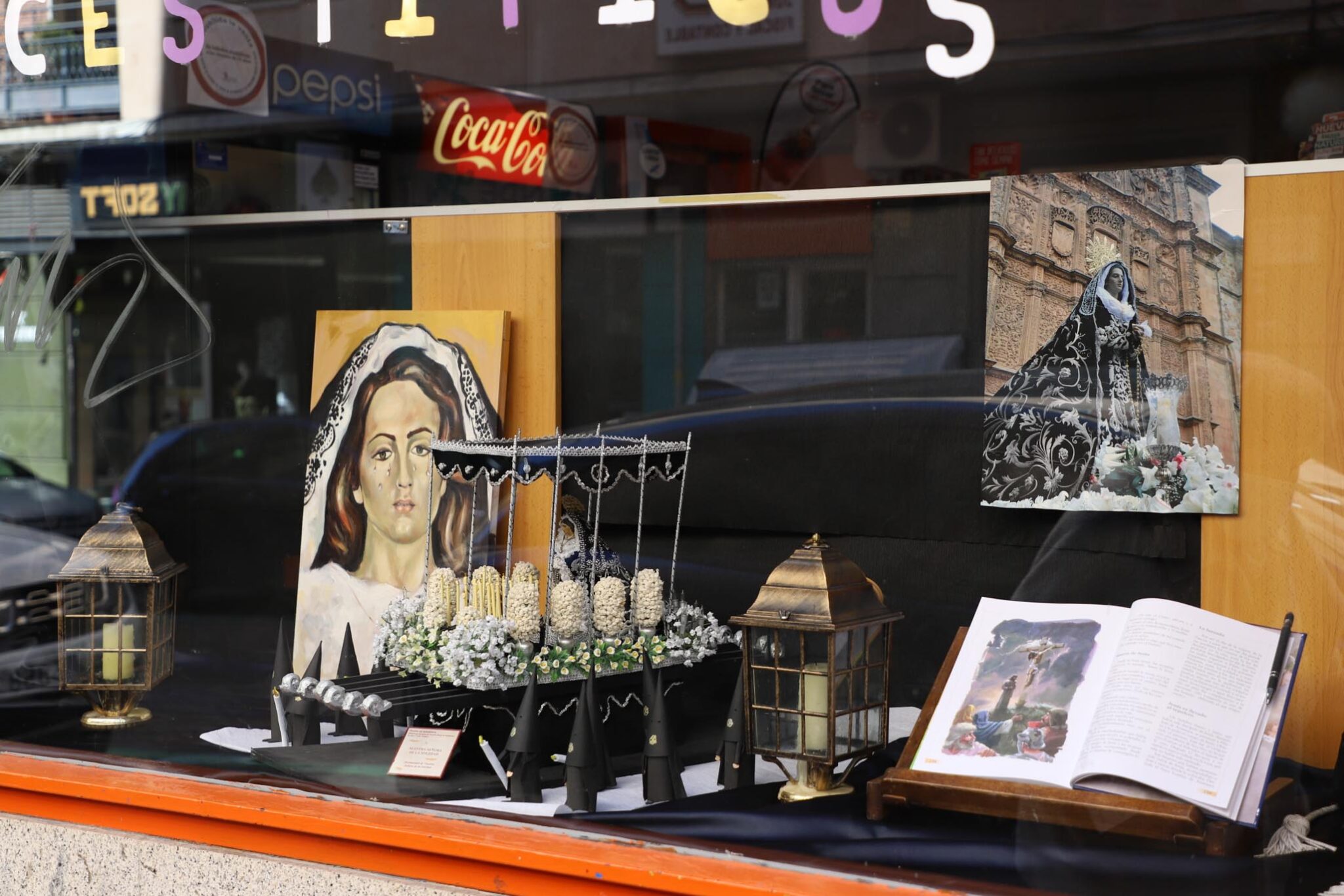 La Semana Santa a través de la ruta de los escaparates - Salamanca Diario