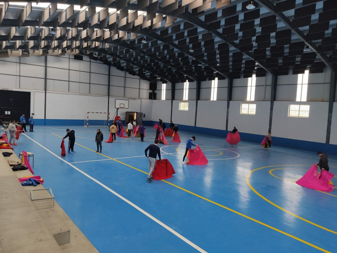 Salva Ruano imparte un curso de tauromaquia para aficionados con el que ...